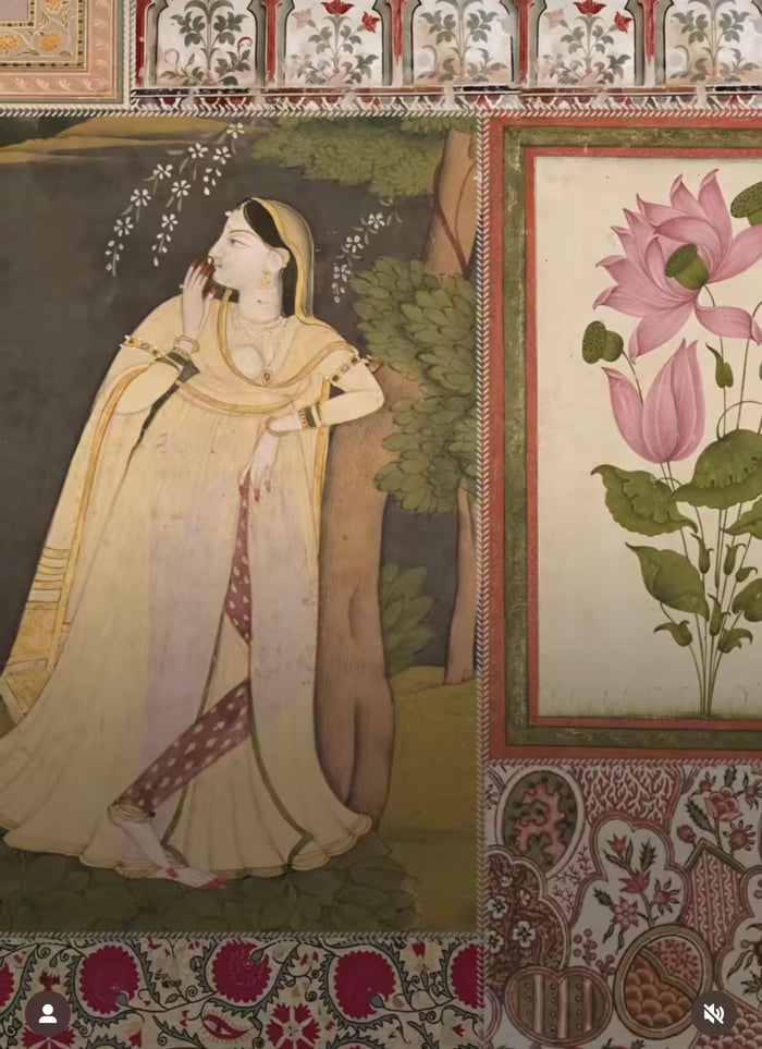 Rani Wallpaper | Luxurious Temple-Inspired Wall Art